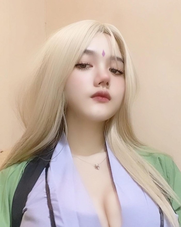 5 Potret Ly Chan Menggoda Cosplay Jadi Tsunade