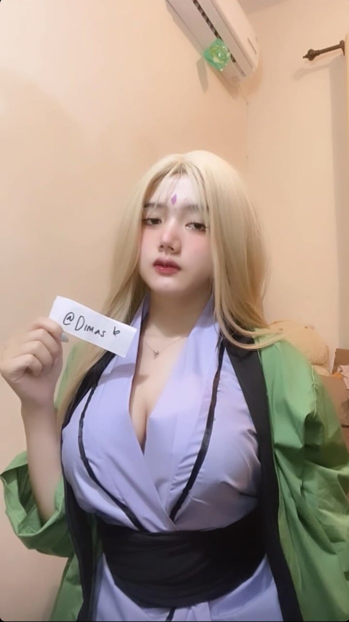 5 Potret Ly Chan Menggoda Cosplay Jadi Tsunade