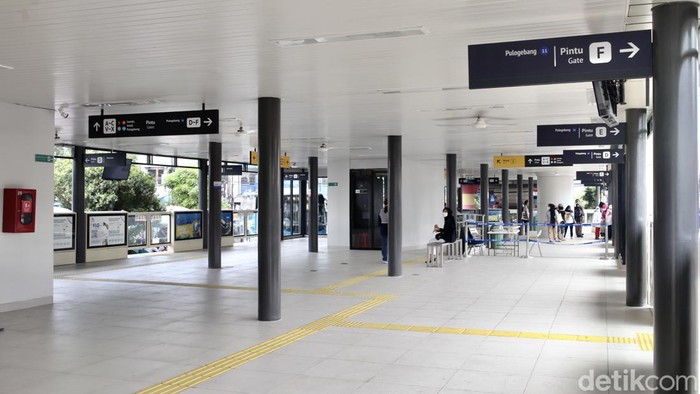 Wajah Baru Halte Transjakarta Kampung Melayu Usai Direvitalisasi