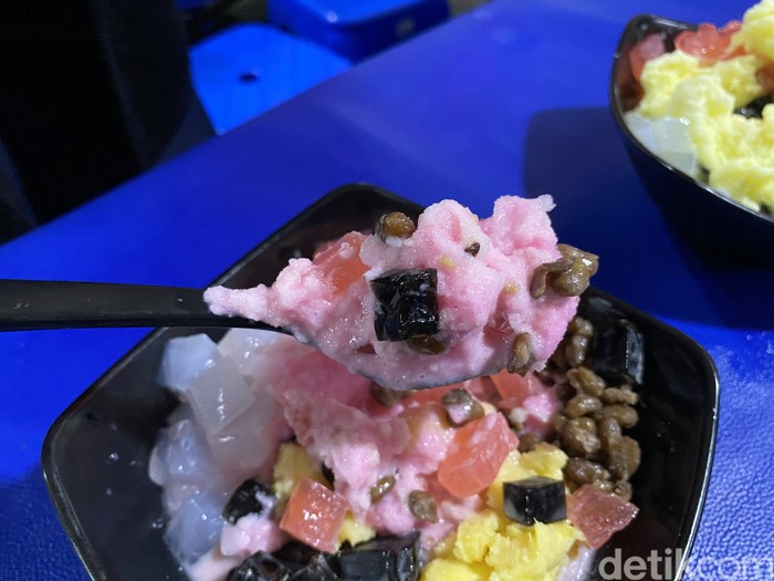 Segar! Es Nona Khas Pontianak Aneka Topping Ada di Sunter