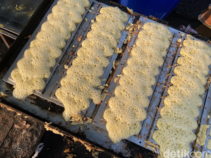Pukis Khas Bangka yang Empuk Manis Ini Paling Laris di Taman Sunter Indah