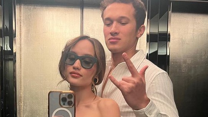 7 Momen Kemesraan Cinta Laura dan 'Pacar Berondong' yang 6 Tahun Lebih Muda