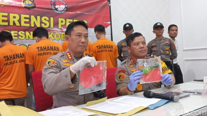 Polisi Sebut Basecamp Narkoba Digerebek Emak-emak Sebenarnya Target ... Polisi Sebut Basecamp Narkoba Digerebek Emak-emak Sebenarnya Target ...