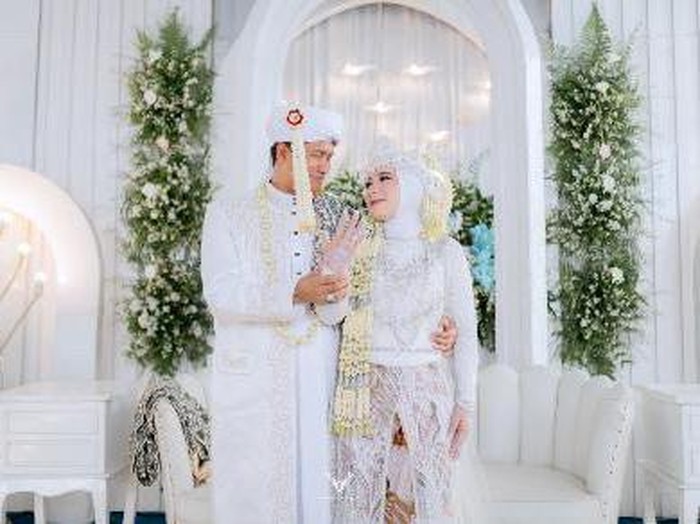 7 Potret Pernikahan Pasutri Beda Usia 34 Tahun, Suamiku Teman Ayahku