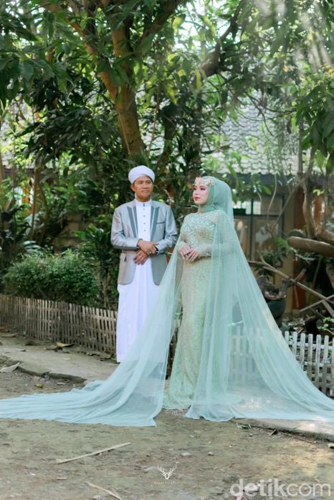 10 Foto Viral Suamiku Adalah Teman Ayahku, Pasutri Beda Usia 34 Tahun