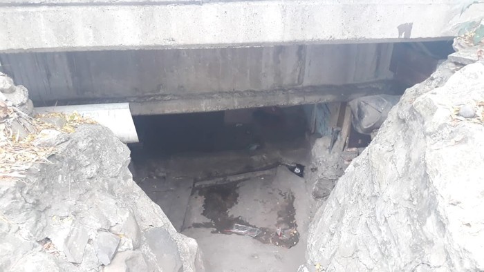 Potret Mungilnya Jalan Masuk Permukiman di Kolong Tol Angke Potret Mungilnya Jalan Masuk Permukiman di Kolong Tol Angke
