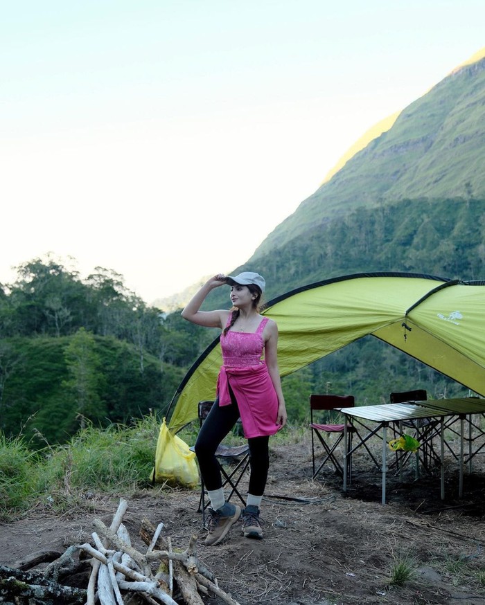 5 Potret Sarah Keihl Berhasil ke Puncak Gunung Rinjani