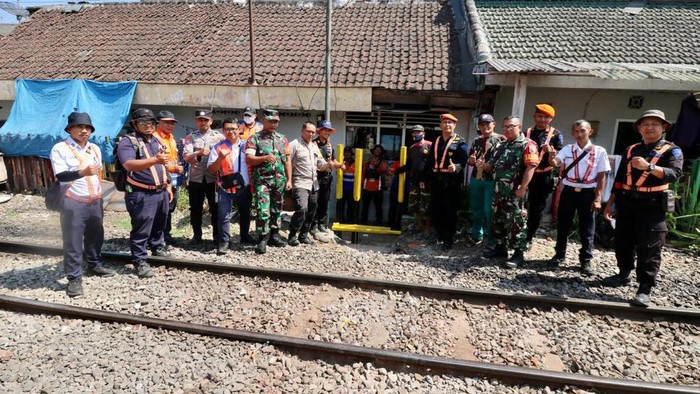 KAI Daop 8 Tutup 3 Pelintasan Tanpa Palang Pintu di Kota Malang KAI Daop 8 Tutup 3 Pelintasan Tanpa Palang Pintu di Kota Malang