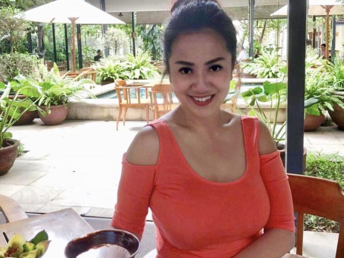 Apa Alasan Tante Ernie Cerai Setelah Menikah 21 Tahun? Apa Alasan Tante Ernie Cerai Setelah Menikah 21 Tahun?