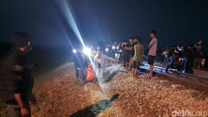 Penampakan Luxio Hancur Tertabrak KA Dhoho Tewaskan 6 Orang di Jombang Penampakan Luxio Hancur Tertabrak KA Dhoho Tewaskan 6 Orang di Jombang