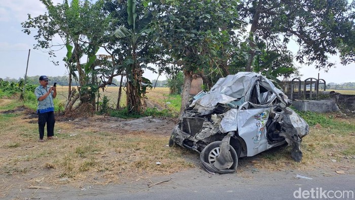 Nestapa Arimbi Si Bungsu Sebatang Kara Korban Laka Maut Luxio Tertabrak KA Nestapa Arimbi Si Bungsu Sebatang Kara Korban Laka Maut Luxio Tertabrak KA