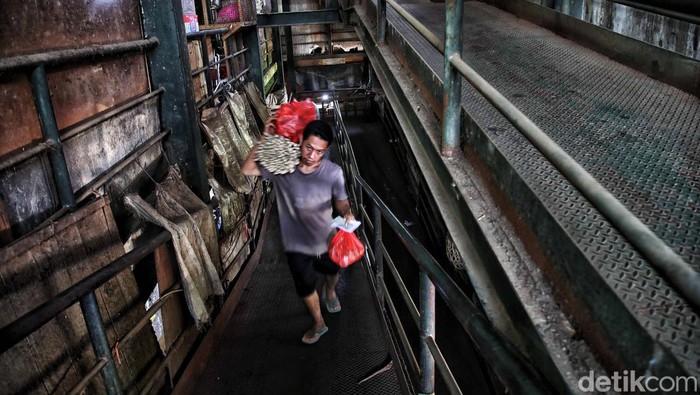 Kondisi Pedagang di Tengah Mangkraknya Revitalisasi Blok VI Pasar Senen