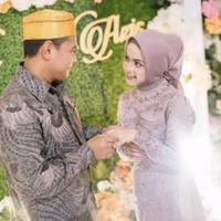 7 Foto Putri Isnari Dilamar dengan Uang Rp 2 M, Dulu Diejek Anak Tukang Becak