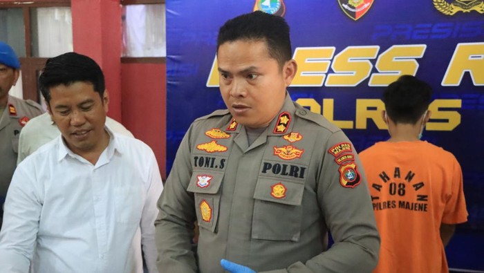 Dosa Semalam Pria di Majene, Lecehkan Mahasiswi-Nyolong di Rumah Dosen Dosa Semalam Pria di Majene, Lecehkan Mahasiswi-Nyolong di Rumah Dosen