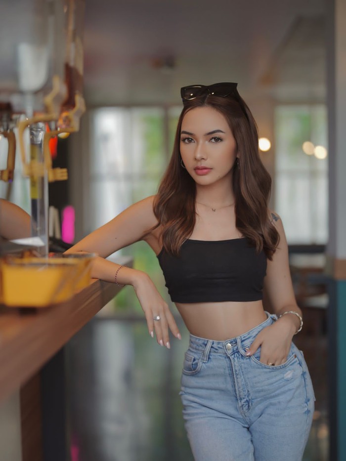 5 Pesona Monica Muller Injak Usia 22 Tahun