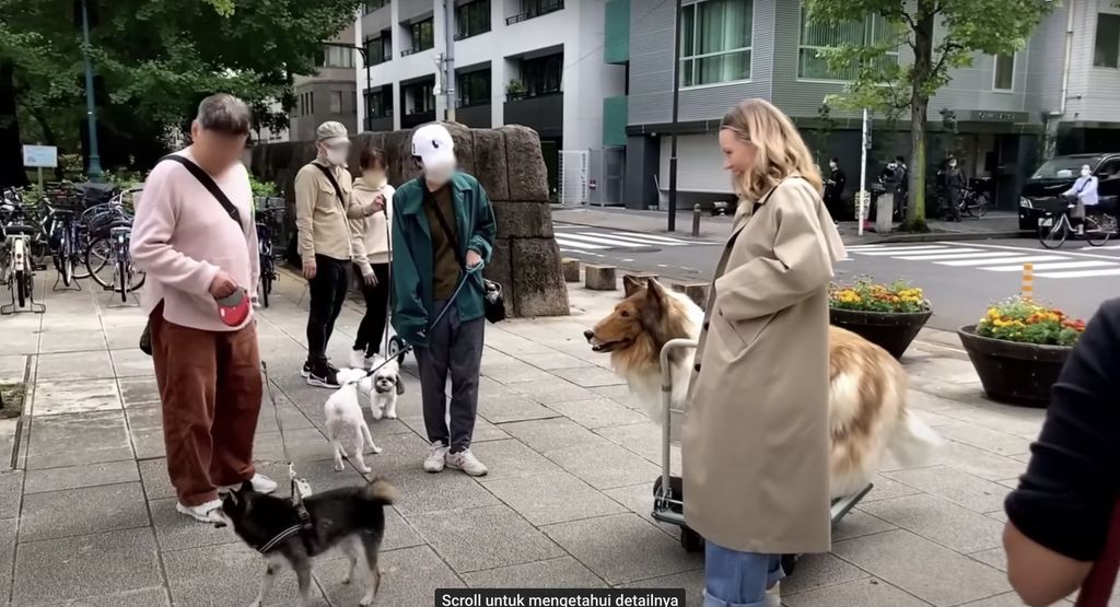 Pria Viral Pakai Kostum Anjing Rp 214 Juta, Begini Reaksi Keluarganya