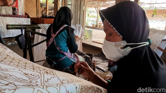 Melihat Cantiknya Motif Batik Khas Kuningan