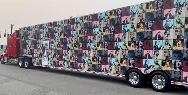 Taylor Swift Bagi-bagi Duit ke 50 Sopir Truk, Masing-masing Dapet Rp 1,5 M Taylor Swift Bagi-bagi Duit ke 50 Sopir Truk, Masing-masing Dapet Rp 1,5 M