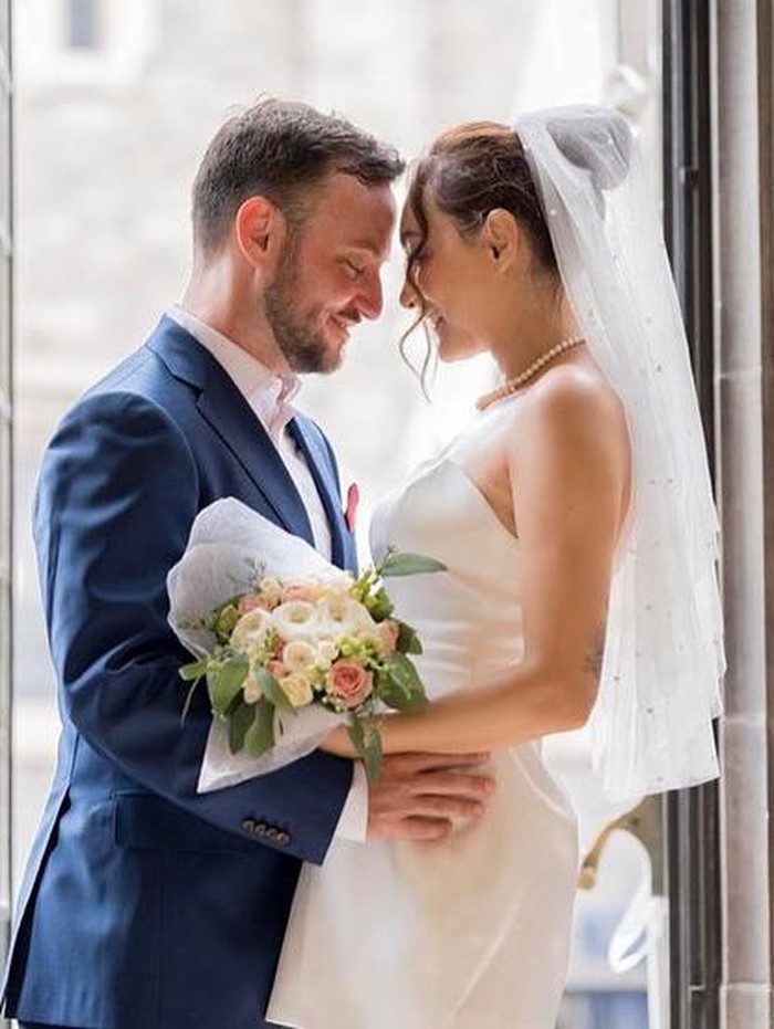 Happy Wedding! 12 Senyum Merekah Dewi Rezer dan Ethan Alrmk di Hari Bahagia