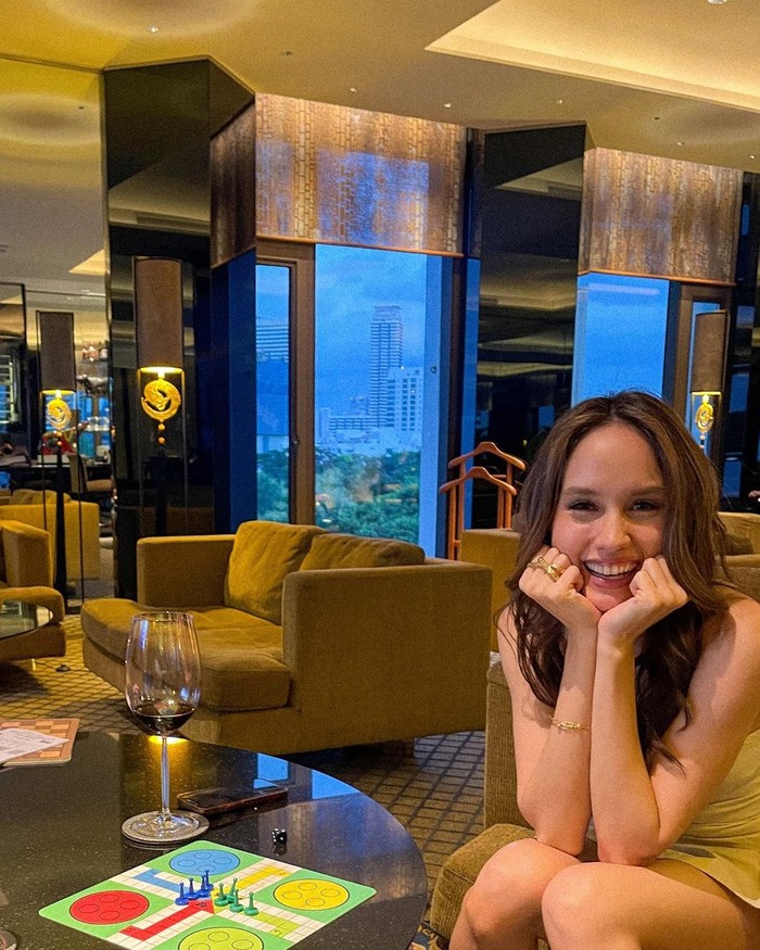 Arya Vasco, Pacar Cinta Laura Ini Hobi Jajan Burger hingga Pizza