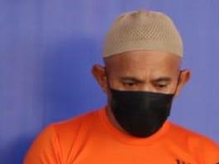 Tampang Guru di Rohul yang Perkosa dan Cabuli Siswi di Ruang BK Tampang Guru di Rohul yang Perkosa dan Cabuli Siswi di Ruang BK