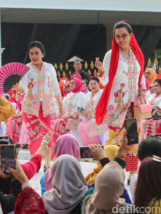 Potret Baju Batik Karya Desainer RI, Chossy Latu Hingga Ghea Panggabean