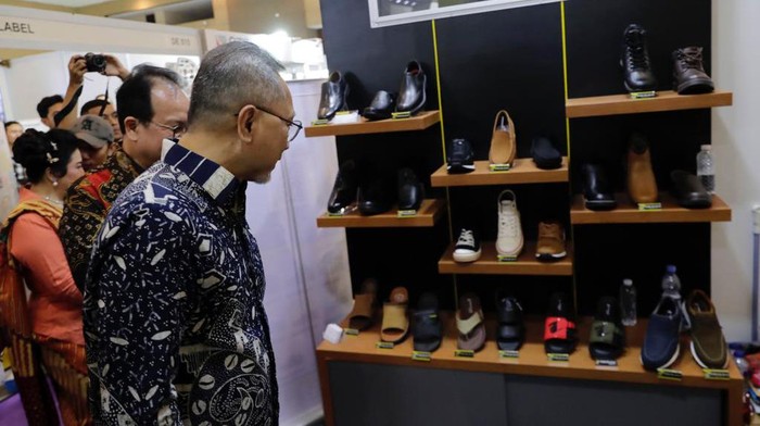 Mengembalikan Kejayaan Indonesia Sebagai Produsen Sepatu Terbesar Dunia Mengembalikan Kejayaan Indonesia Sebagai Produsen Sepatu Terbesar Dunia