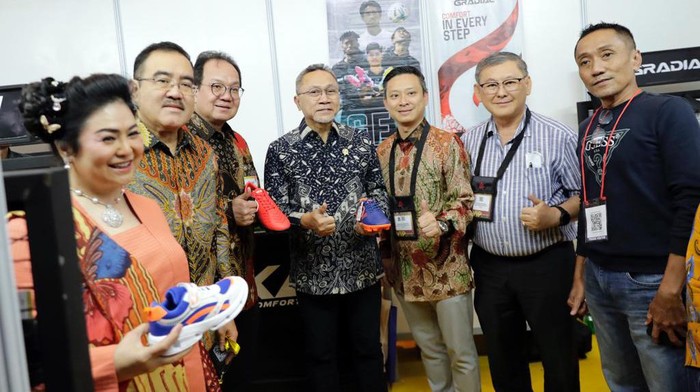 Mengembalikan Kejayaan Indonesia Sebagai Produsen Sepatu Terbesar Dunia Mengembalikan Kejayaan Indonesia Sebagai Produsen Sepatu Terbesar Dunia
