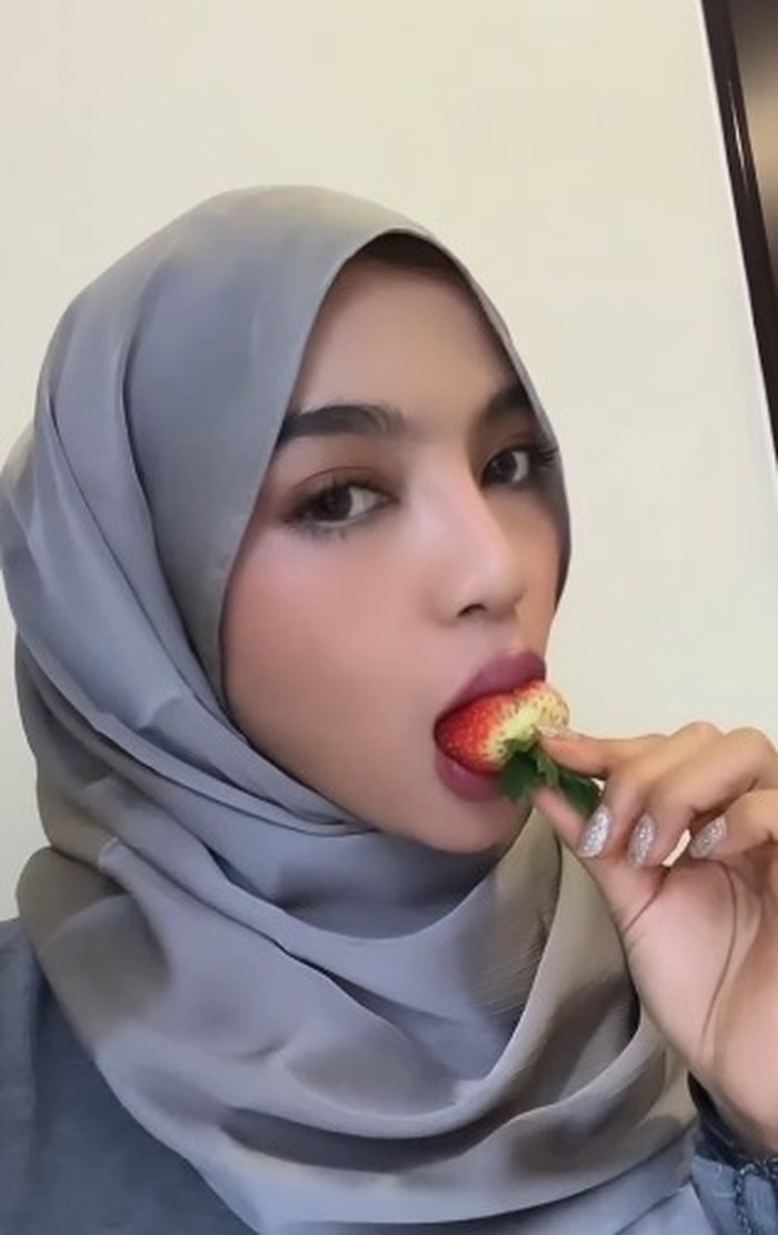 Oklin Fia Kembali Dihujat, 10 Cara Makannya Ini Dinilai Terlalu Vulgar