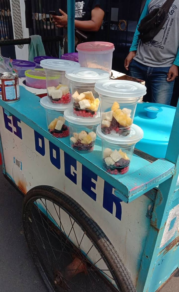 Dingin Manis! 20 Es Doger Rp 5.000 an Ada di Sini!