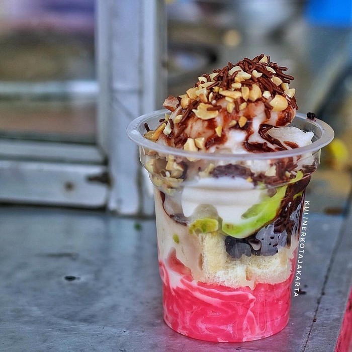 Dingin Manis! 20 Es Doger Rp 5.000 an Ada di Sini!