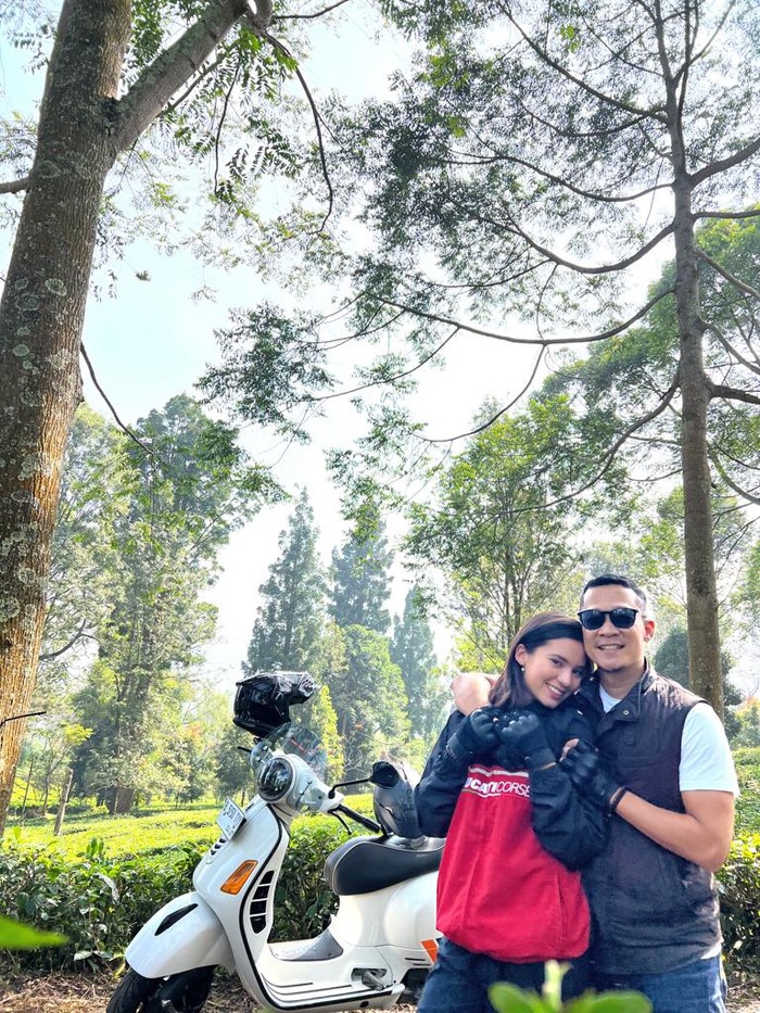 6 Potret Mesra Karen Nijsen Pacaran dengan Fauzan Rachmansyah