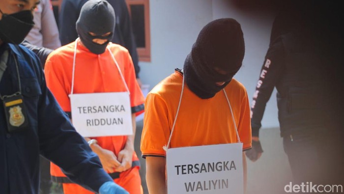 Potret Pelaku Waliyin dan Ridduan Jalani Rekonstruksi Mutilasi Redho Potret Pelaku Waliyin dan Ridduan Jalani Rekonstruksi Mutilasi Redho