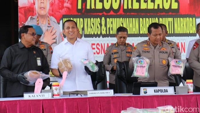Ditnarkoba Polda Jatim Gelar Lomba Kampung Tangguh Bebas Narkoba Ditnarkoba Polda Jatim Gelar Lomba Kampung Tangguh Bebas Narkoba