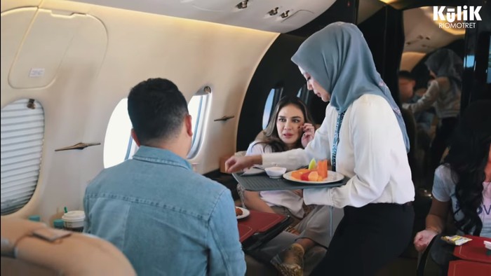 Momen Rio Motret Kulineran di Yogyakarta Bareng Lucinta Luna