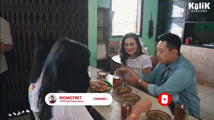 Momen Rio Motret Kulineran di Yogyakarta Bareng Lucinta Luna
