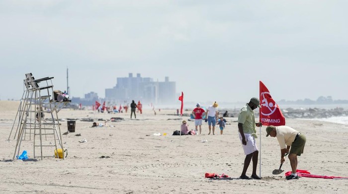 Situasi Terkini Pantai di New York Usai Turis Wanita Kritis Digigit Hiu
