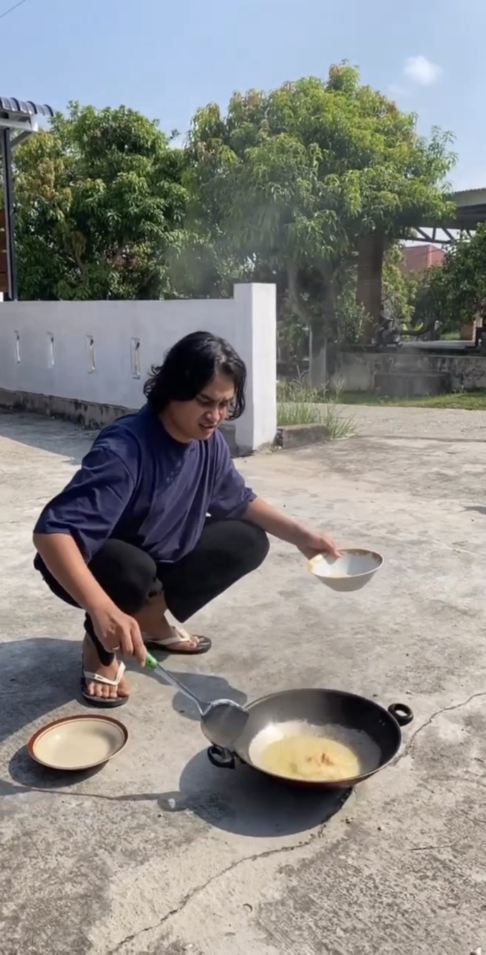 Ilham Yogi, Seleb TikTok yang Kerap Bikin Konten Tantangan Makan Bareng ...
