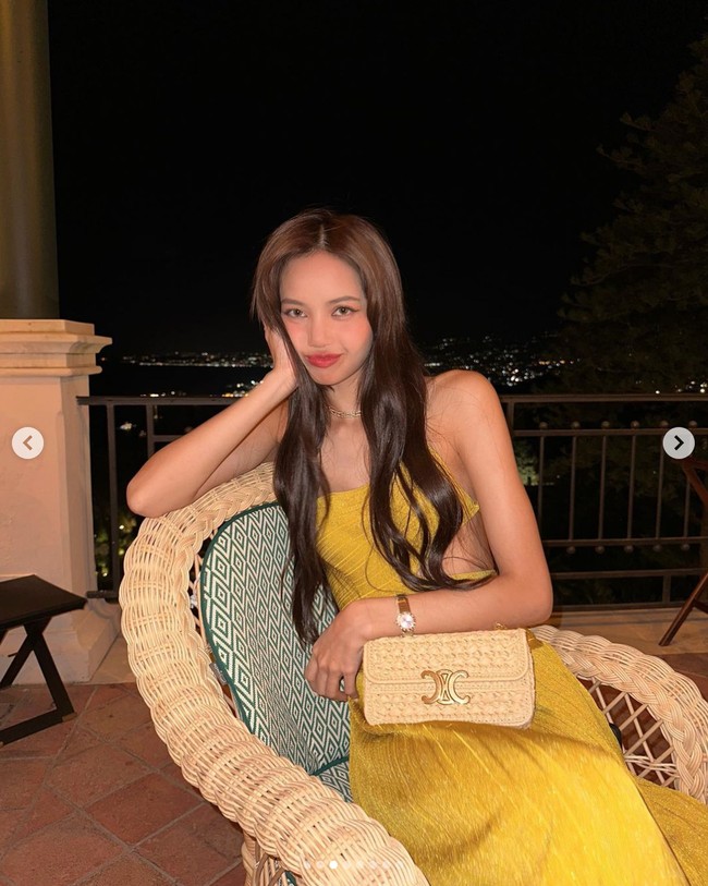 10 Gaya Lisa BLACKPINK Liburan di Yunani, Bikin Heboh Pakai Bikini Tiga Kali