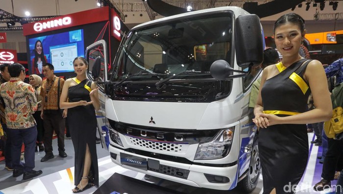 Sang Legenda Mitsubishi Fuso Mejeng di GIIAS 2023
