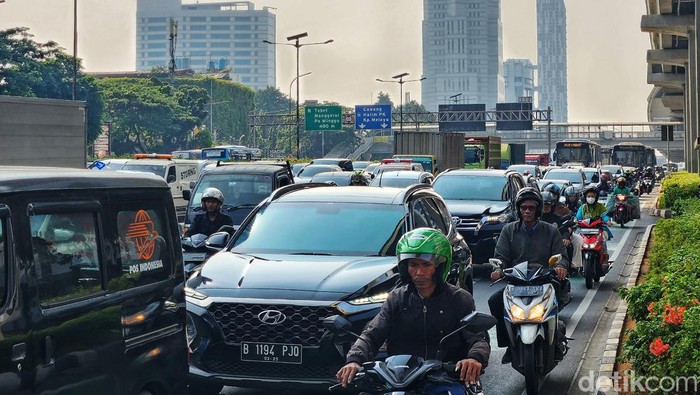 Potret Kendaraan yang Disebut Jadi Penyebab Polusi Udara di Jakarta