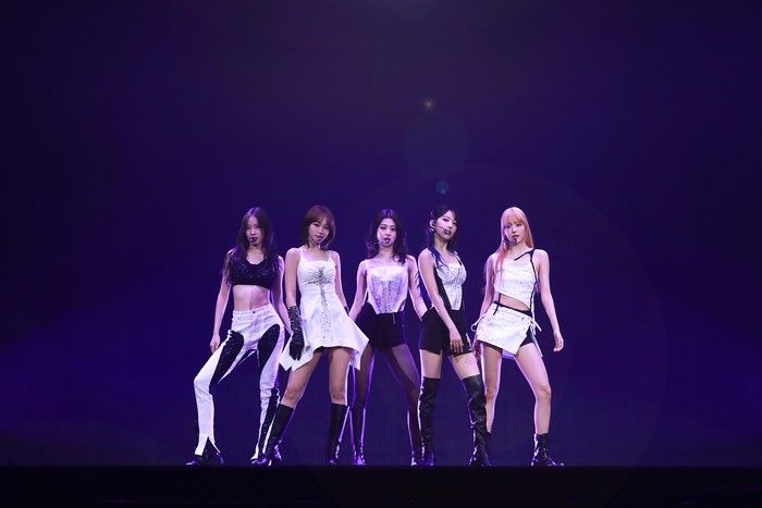 Foto-foto Konser Tur LE SSERAFIM 'FLAME RISES' di Seoul