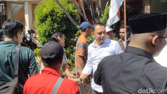 Warga Dukuh Pakis yang Rumahnya Dieksekusi Akan Dipindah ke Rusun Grudo Warga Dukuh Pakis yang Rumahnya Dieksekusi Akan Dipindah ke Rusun Grudo