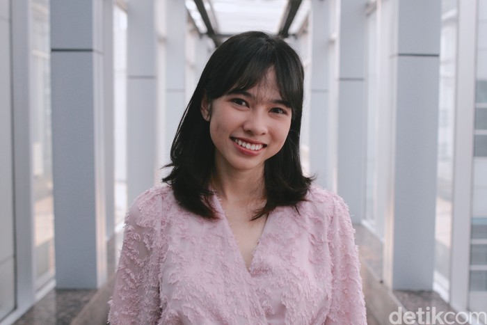 7 Potret Gusti Gina, Sosok YouTuber yang 'Mencari Saranjana'