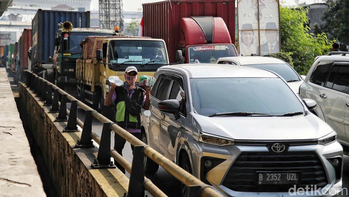 Potret Warga Jakarta Lawan Polusi Udara yang Bikin 'Engap' Potret Warga Jakarta Lawan Polusi Udara yang Bikin 'Engap'