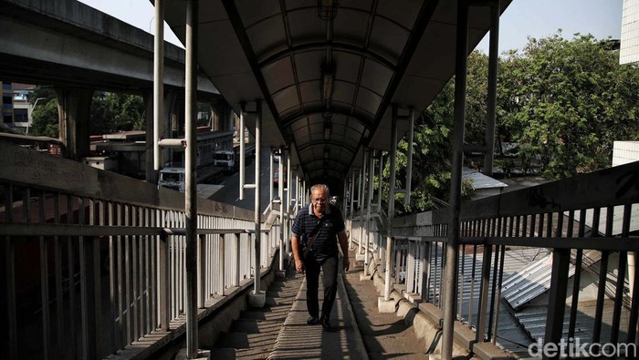 Potret Warga Jakarta Lawan Polusi Udara yang Bikin 'Engap' Potret Warga Jakarta Lawan Polusi Udara yang Bikin 'Engap'
