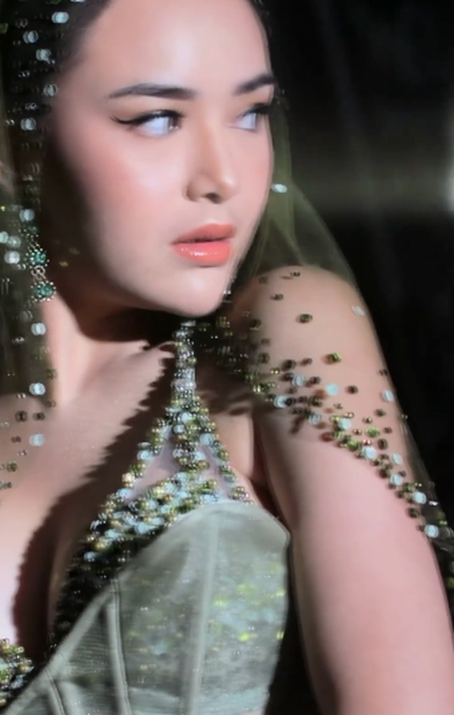 8 Penampilan Amanda Manopo di Pemotretan Terbaru, Gaya Seksi Jadi Sorotan