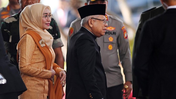 Momen Wapres Ma'ruf Amin Didampingi Istri Tiba di Sidang Tahunan MPR Momen Wapres Ma'ruf Amin Didampingi Istri Tiba di Sidang Tahunan MPR