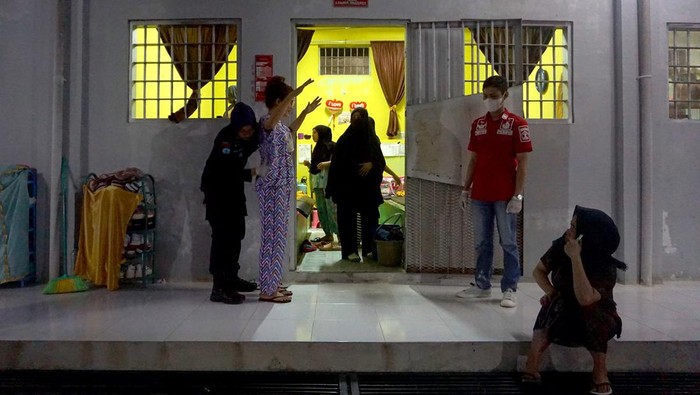 Petugas Gabungan Razia Lapas Perempuan Gorontalo Petugas Gabungan Razia Lapas Perempuan Gorontalo
