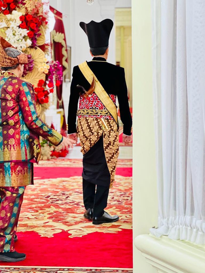 Upacara Hut Ke 78 Ri Jokowi Pakai Ageman Songkok Singkepan Ageng